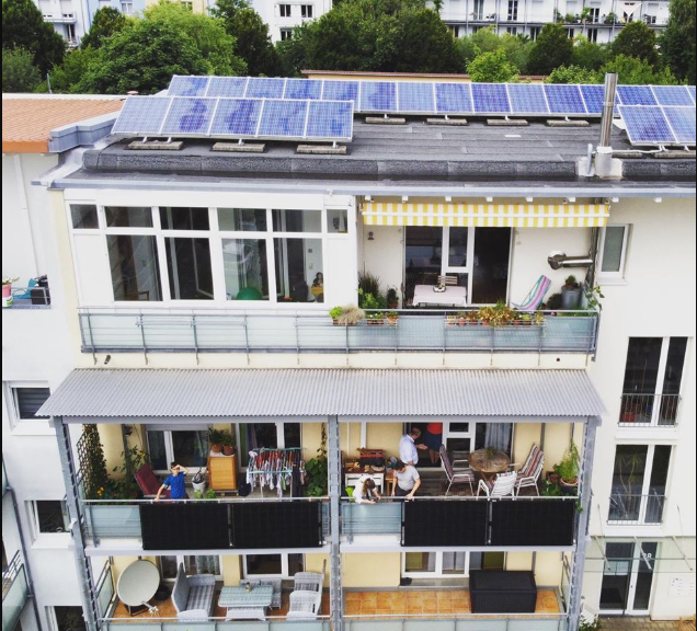 Prvi solarni parklet na mestu nekadašnjeg parkinga u nemačkom gradu ...